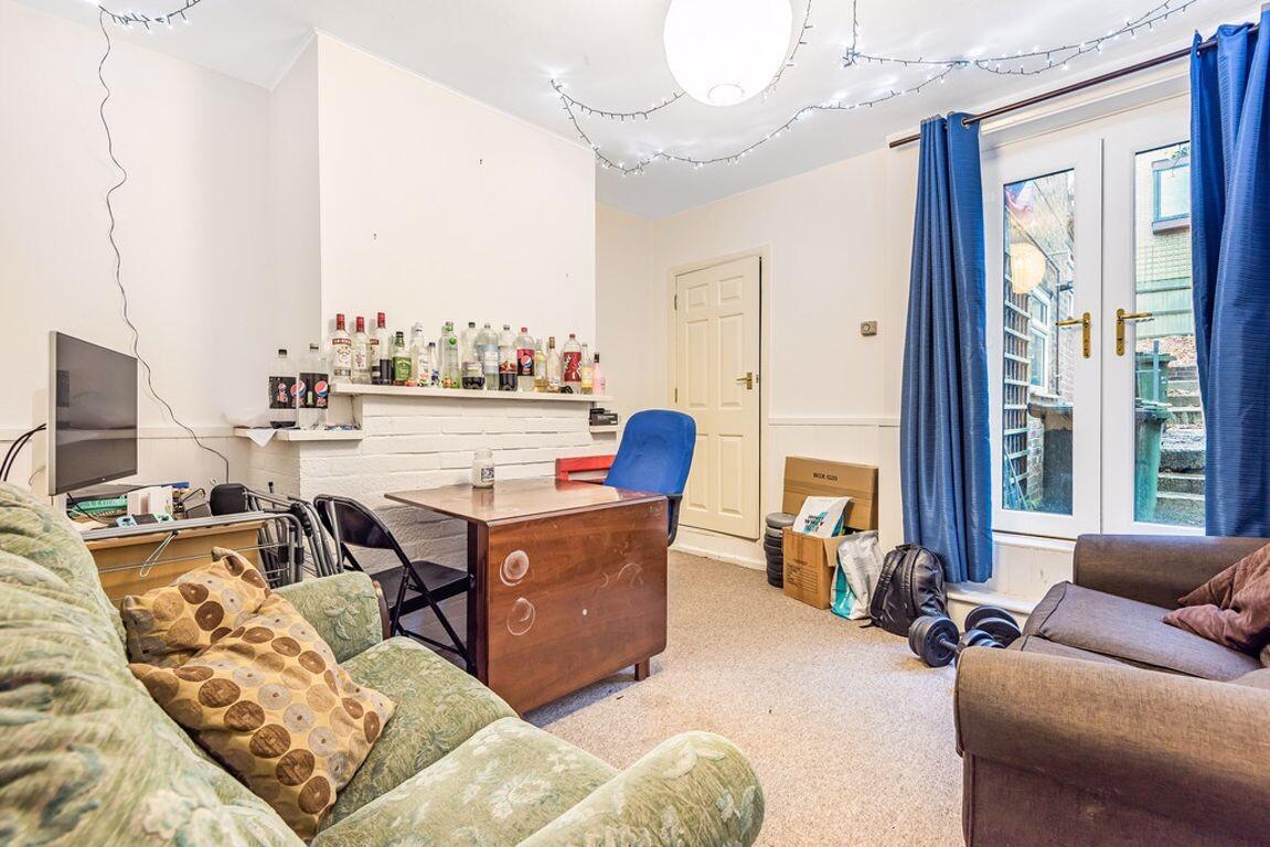 4 bedroom house for rent Walnut Tree Close, Surrey, GU1 4UQ | UniHomes