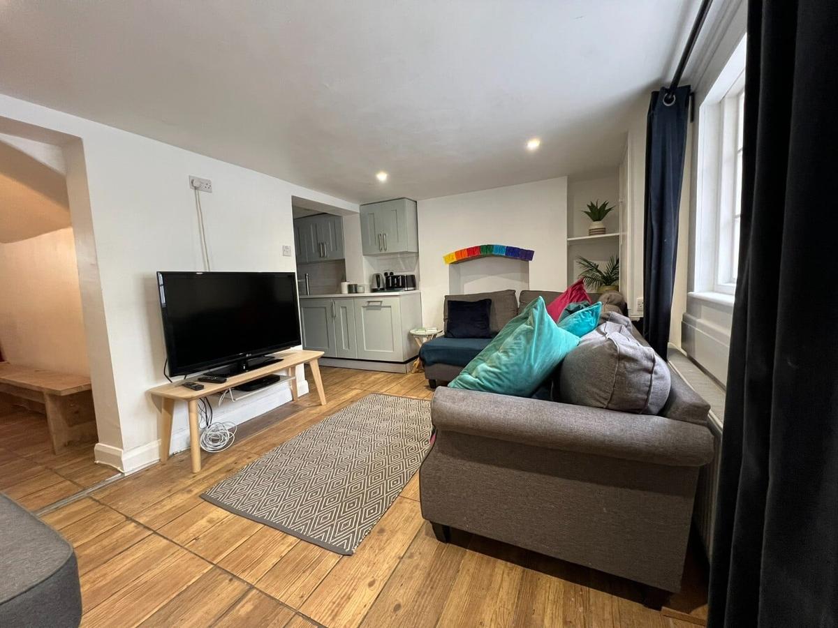 5 bedroom house for rent Brighton East Sussex Brighton, BN1 2HG | UniHomes