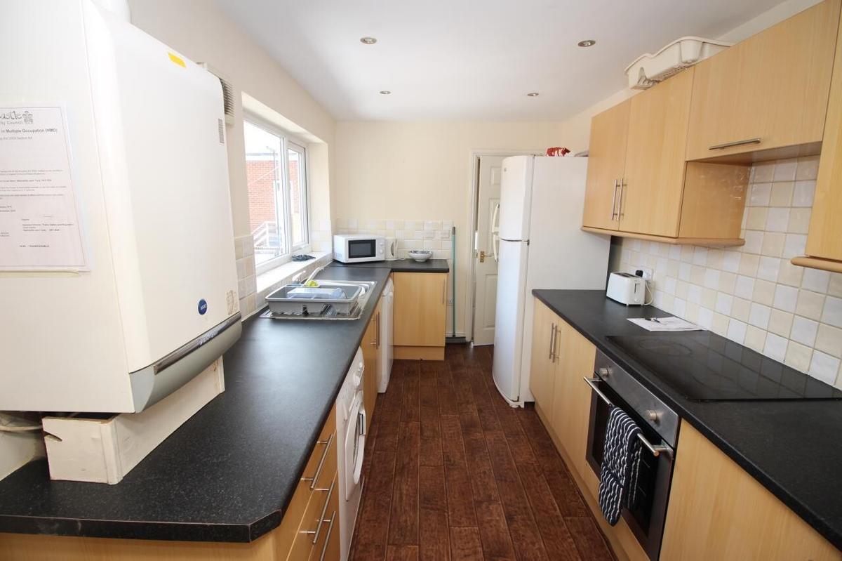6 bedroom apartment for rent Stratford Grove West, Newcastle, NE6 5BB ...