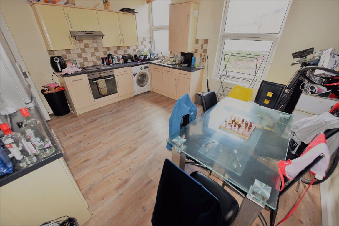 7 bedroom house for rent Chapel Lane, Leeds, LS6 3BW | UniHomes