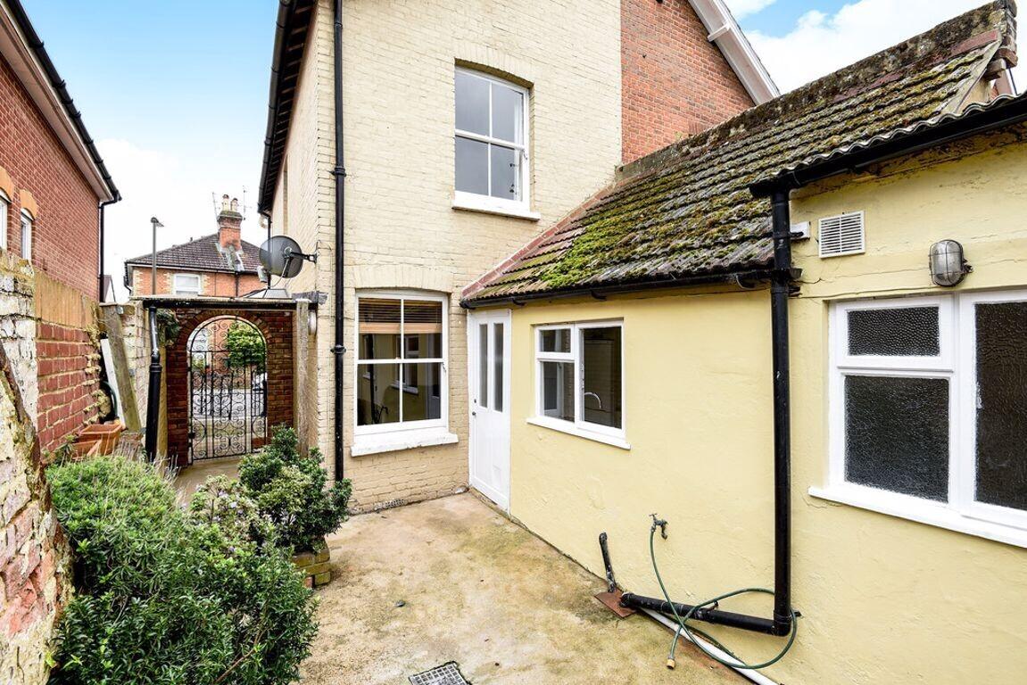 4 bedroom house for rent Queens Road, Surrey, GU1 4JJ | UniHomes