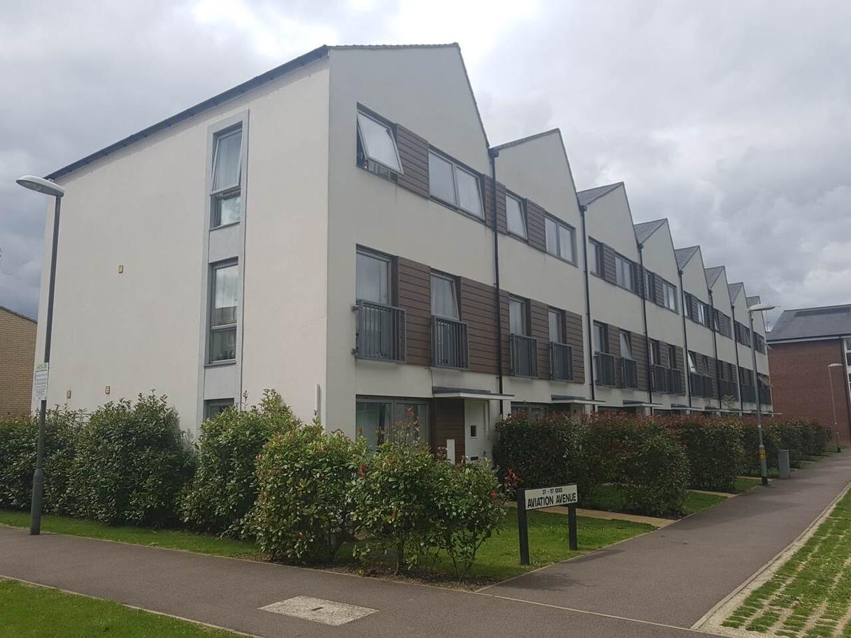 6 bedroom house for rent Aviation Avenue, Hertfordshire, AL10 9UB ...