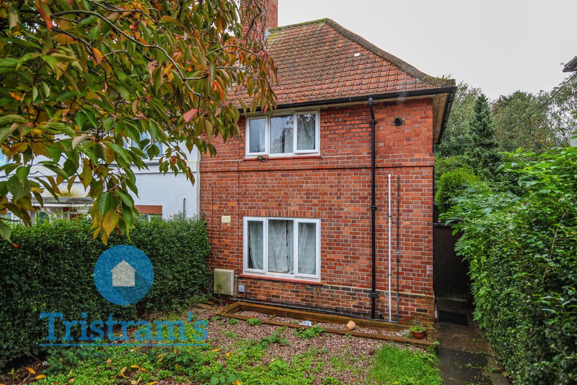 2 Bedroom House For Rent Wensor Avenue Nottingham Ng9 2ht Unihomes