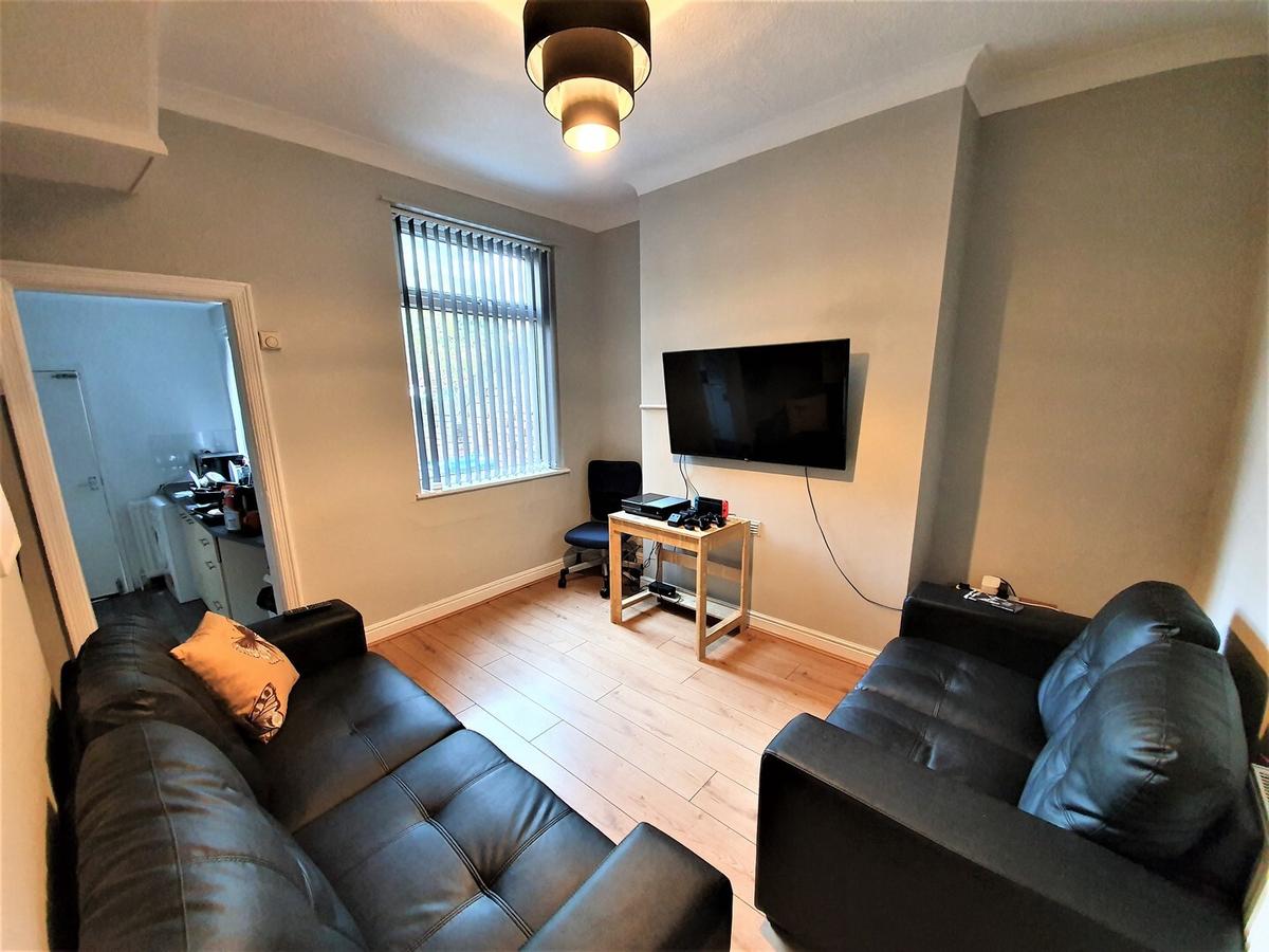 2 Bedroom House For Rent Raglan Street Hull Hu5 2jn Unihomes