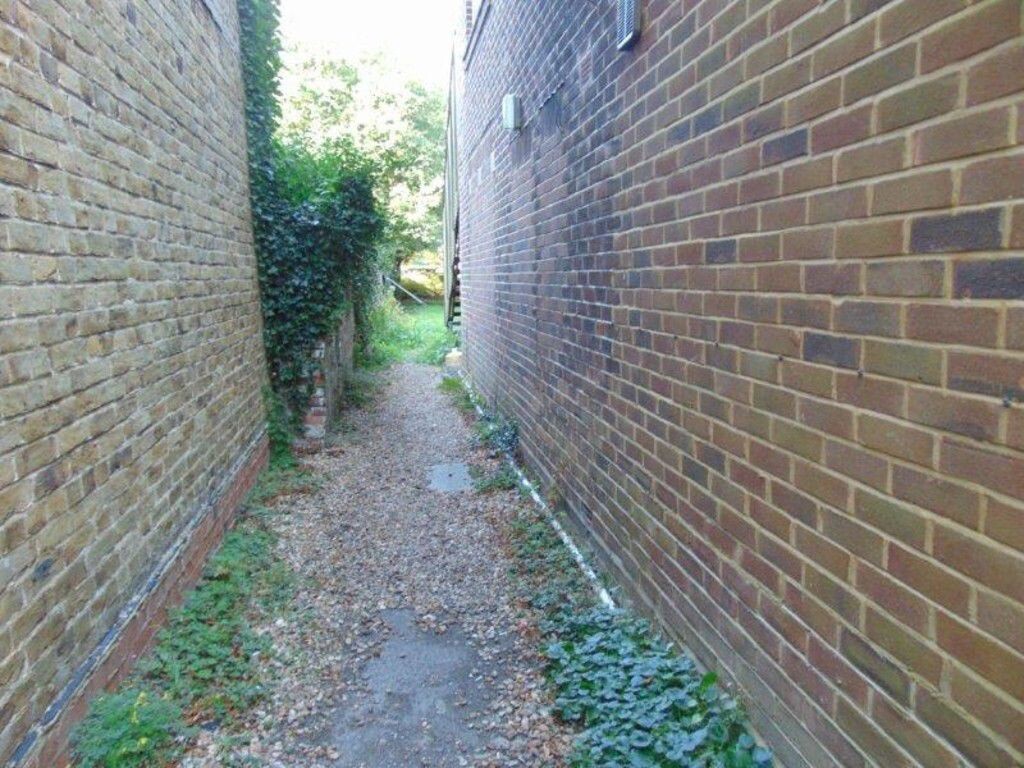 2 bedroom apartment for rent Highfield Lane, Southampton, SO17 1QD ...
