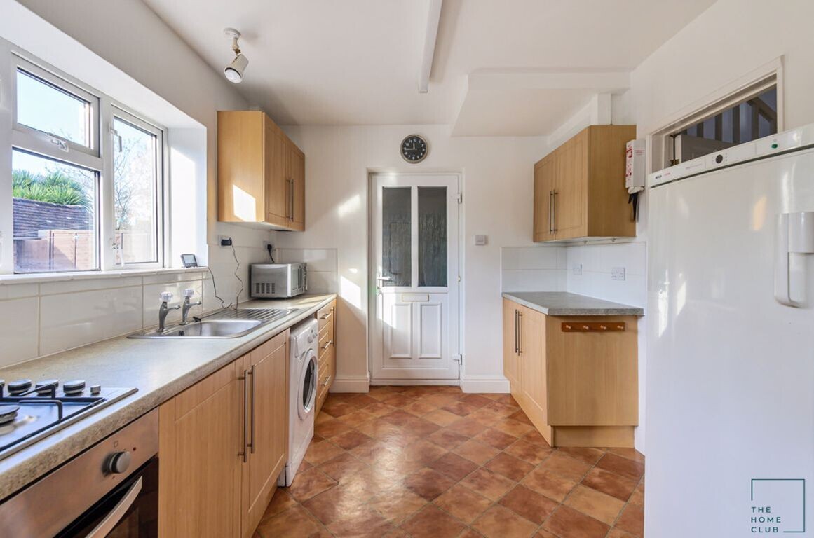 4 bedroom house for rent Cedar Way Surrey, GU1 1JH | UniHomes