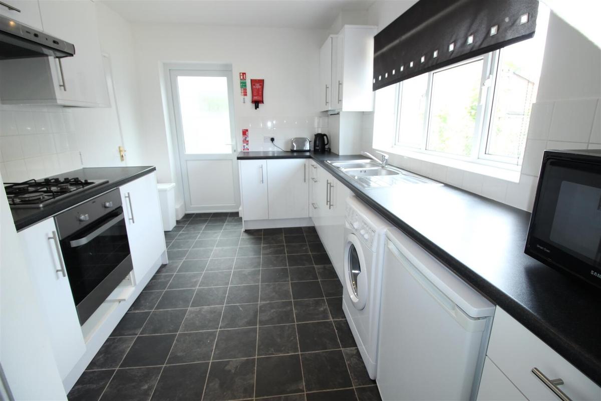 6 bedroom house for rent Lodge Close London, UB8 2ES | UniHomes