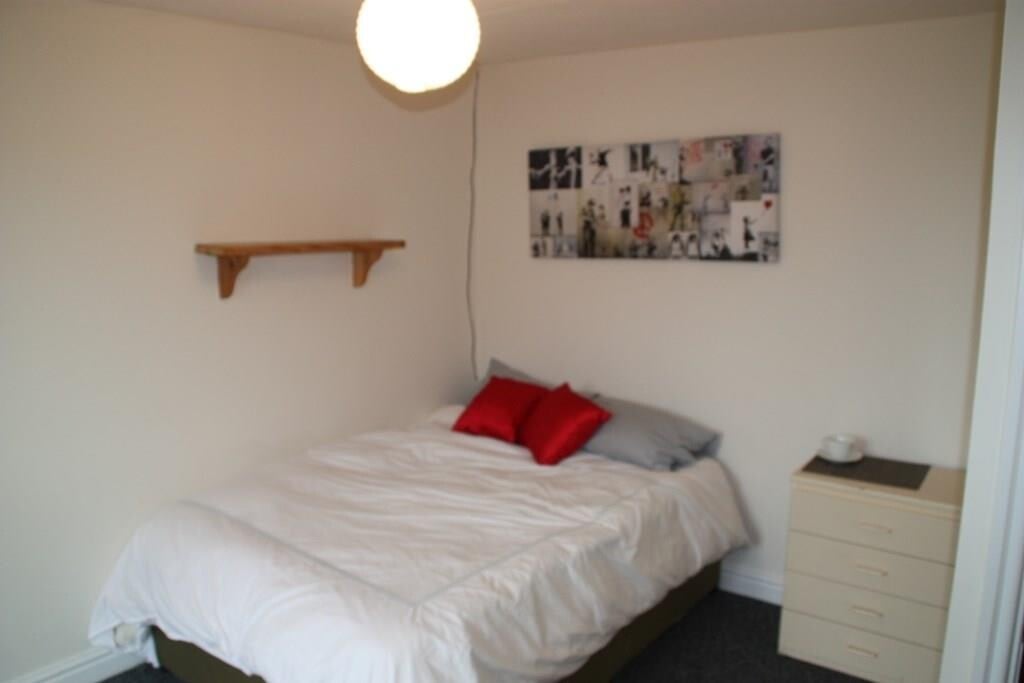 5 bedroom house for rent J J Thomson Mews Manchester, M14 6JT | UniHomes