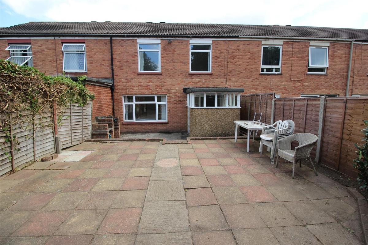 5 bedroom house for rent Bosanquet Close, London, UB8 3PE | UniHomes