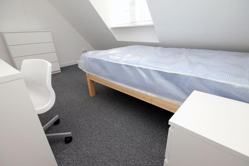 5 bedroom house for rent High Street St. Gregorys Canterbury, CT1 1BF ...