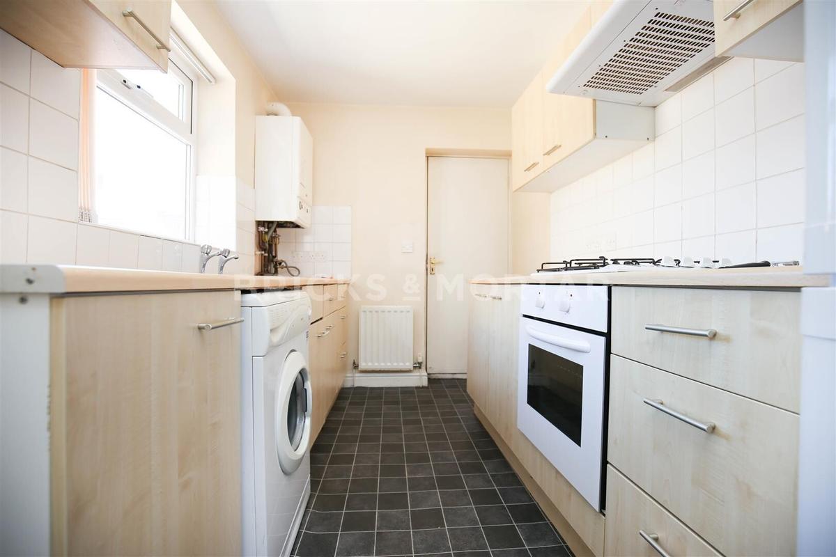 3 bedroom apartment for rent Stratford Grove West Newcastle, NE6 5BB ...