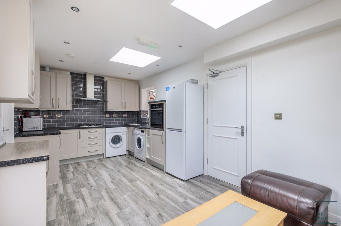 6 bedroom house for rent Beech Grove, Surrey, GU2 7UZ | UniHomes