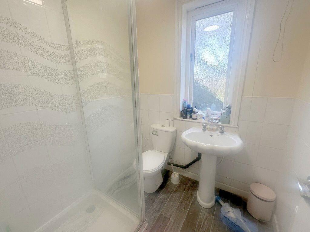 6 bedroom house for rent Rothesay Avenue Nottingham, NG7 1PW | UniHomes
