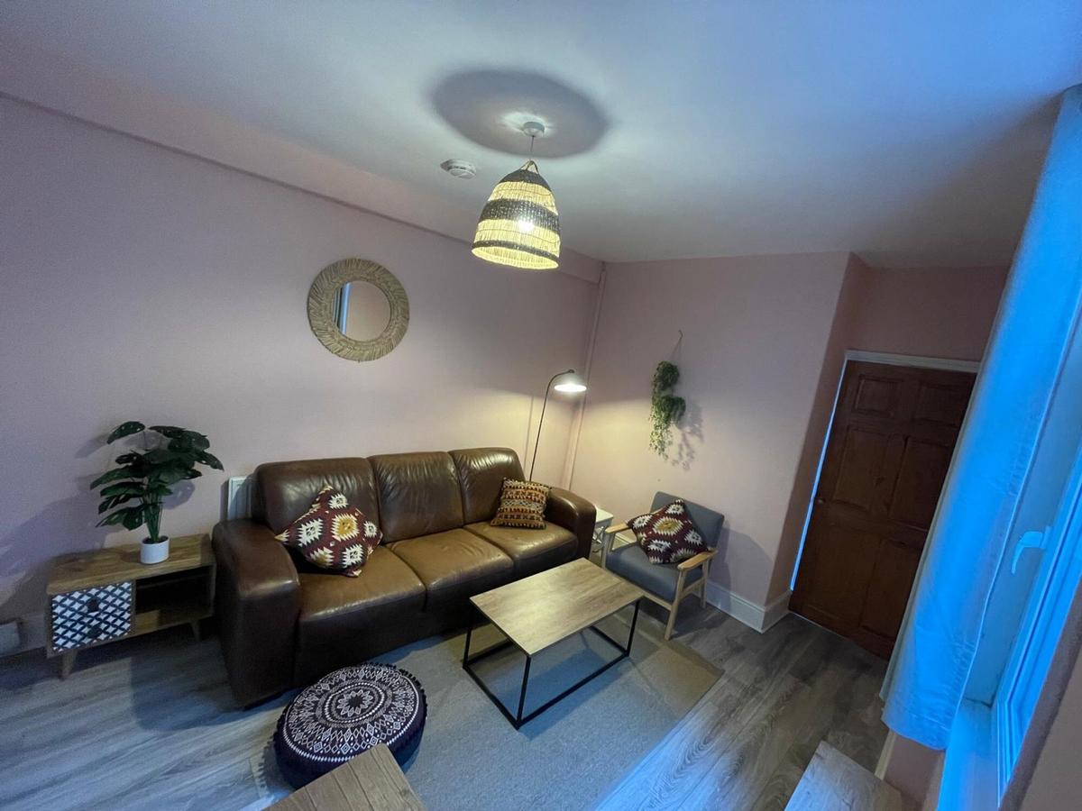 4 bedroom house for rent Manor Street, Cardiff, CF14 3PX | UniHomes