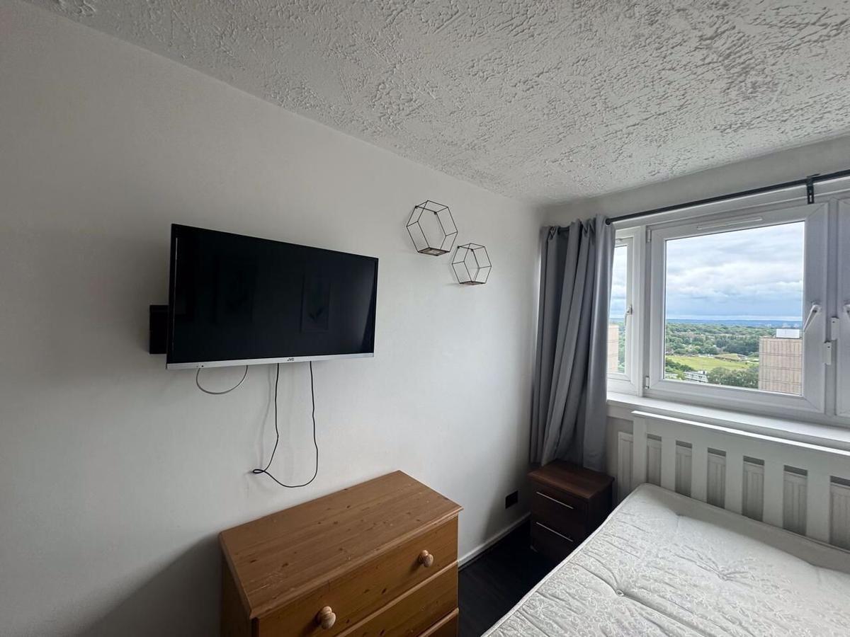 3 bedroom apartment for rent Somborne House, Fontley Way London, SW15 ...