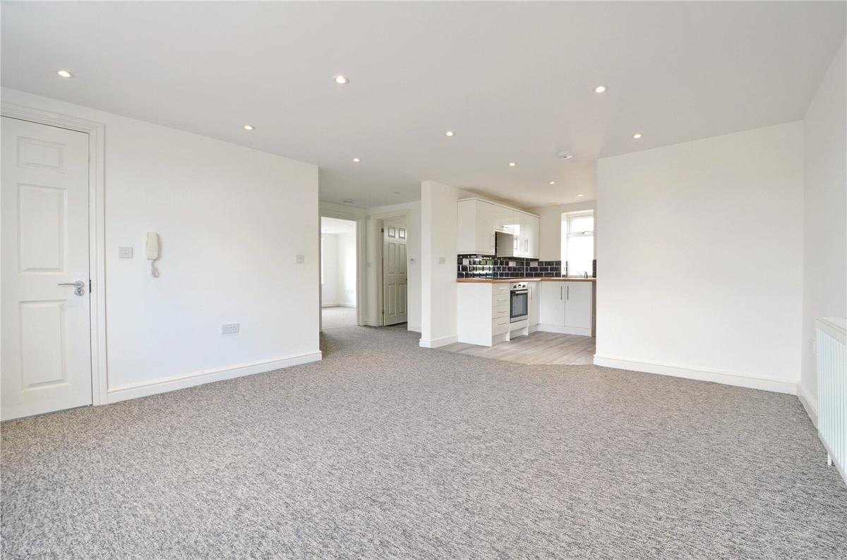 3 bedroom apartment for rent Landseer Avenue Bristol, BS7 9YL | UniHomes