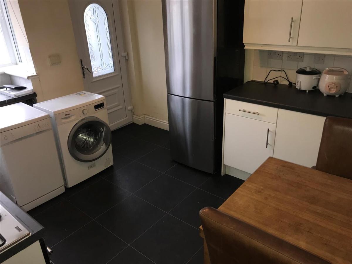 3 Bedroom House For Rent Harborne Park Road Birmingham B17 0ng Unihomes