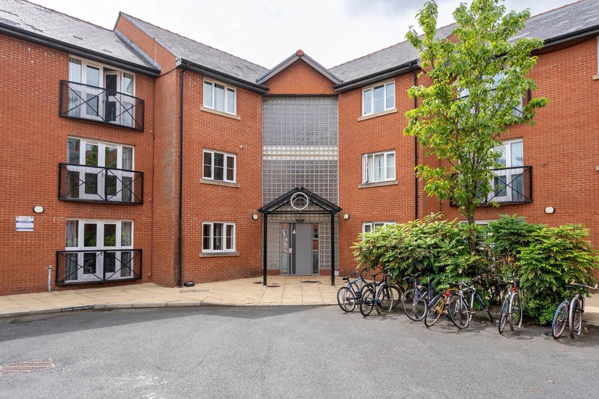 2 bedroom house for rent 4 Wharf Close Manchester, M1 2WE | UniHomes