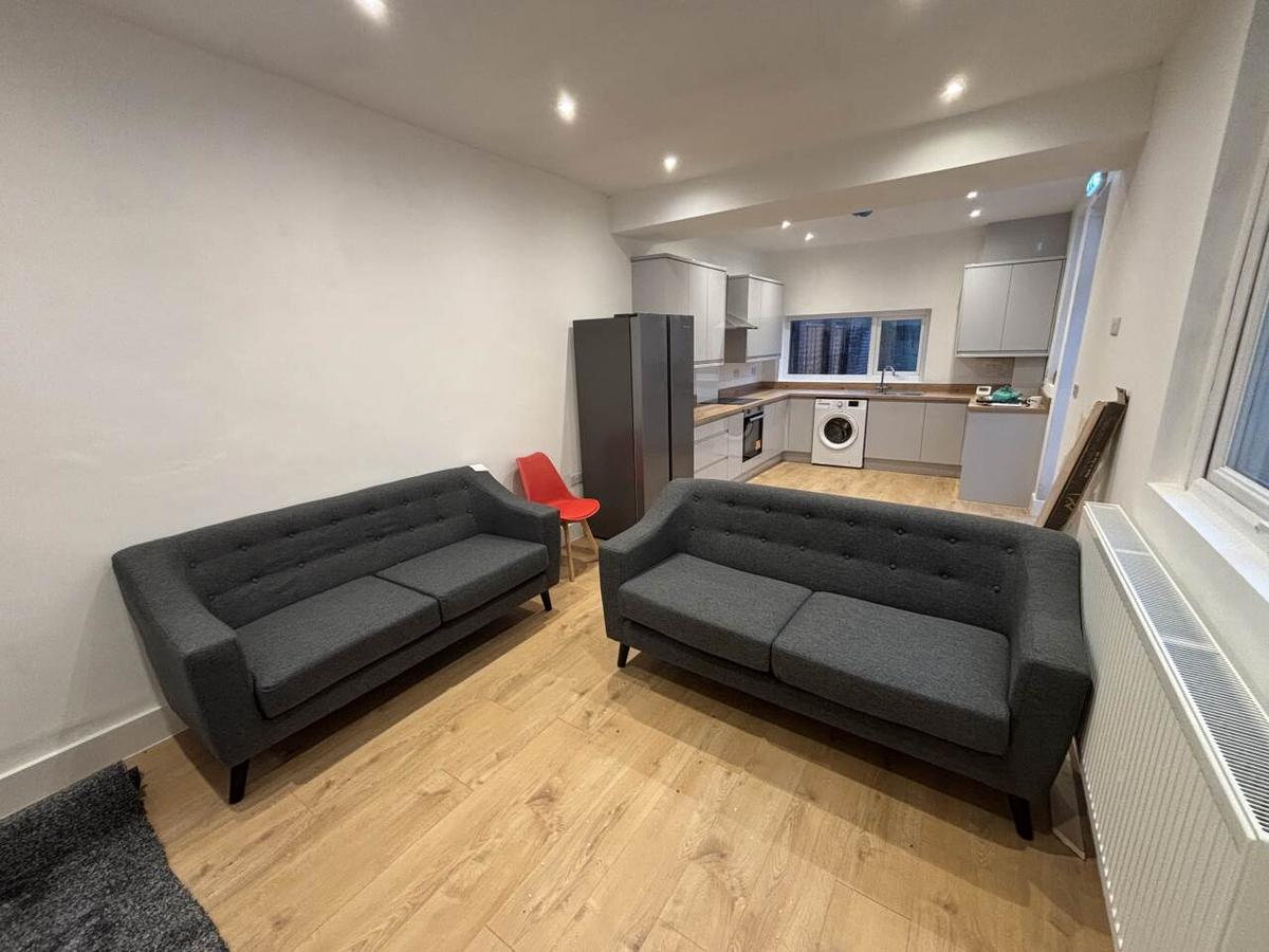 5 bedroom house for rent Summerfield Avenue Cardiff, CF14 3QA | UniHomes