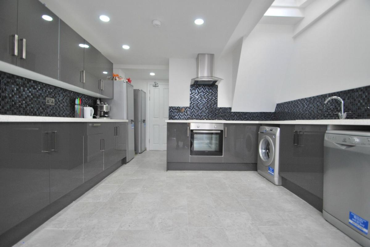 6 bedroom house for rent Harriet Street, Cardiff, CF24 4BW | UniHomes