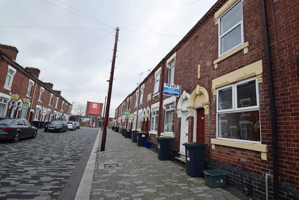 3 Bedroom House For Rent Thornton Road Stoke On Trent St4 2bd Unihomes