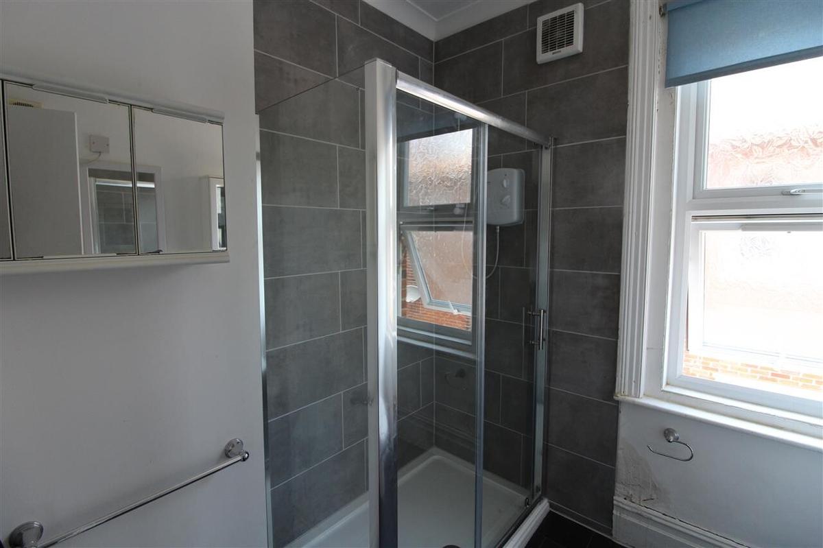 4 bedroom apartment for rent Howard Road Southampton, SO15 5BB | UniHomes
