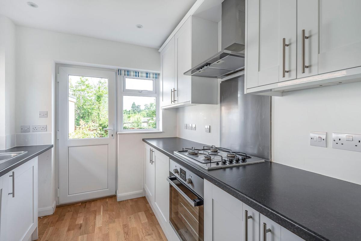 4 bedroom house for rent Oakfields Surrey, GU3 3AU | UniHomes