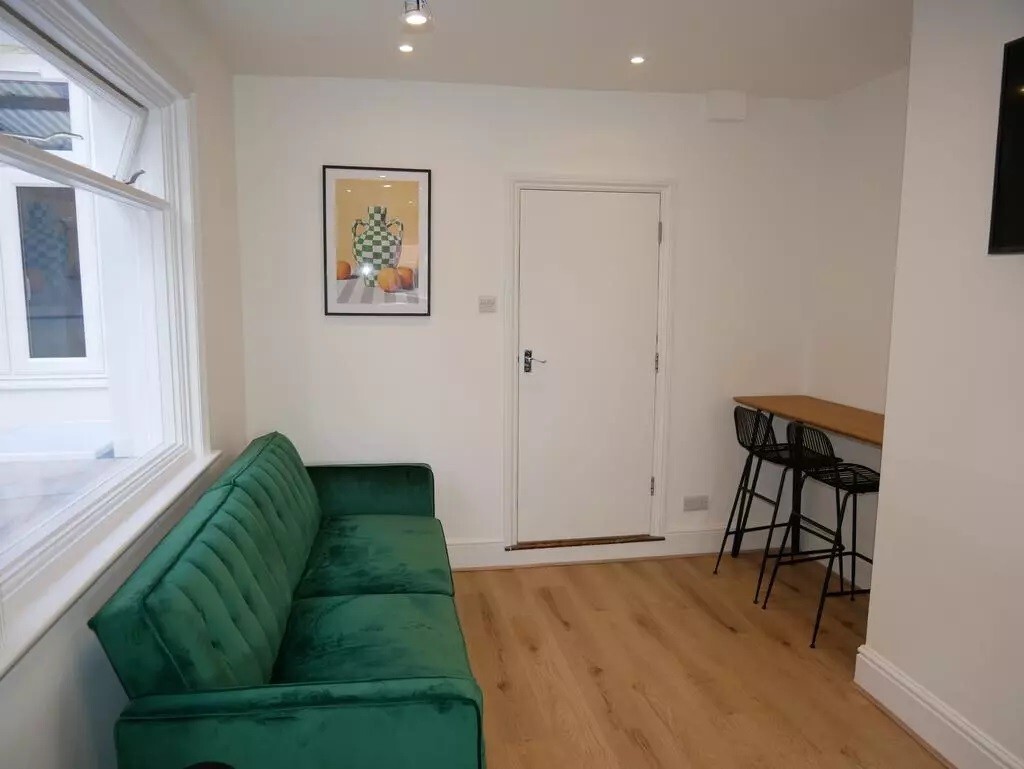 6 bedroom house for rent Magdalen Road Exeter, EX2 4TX | UniHomes