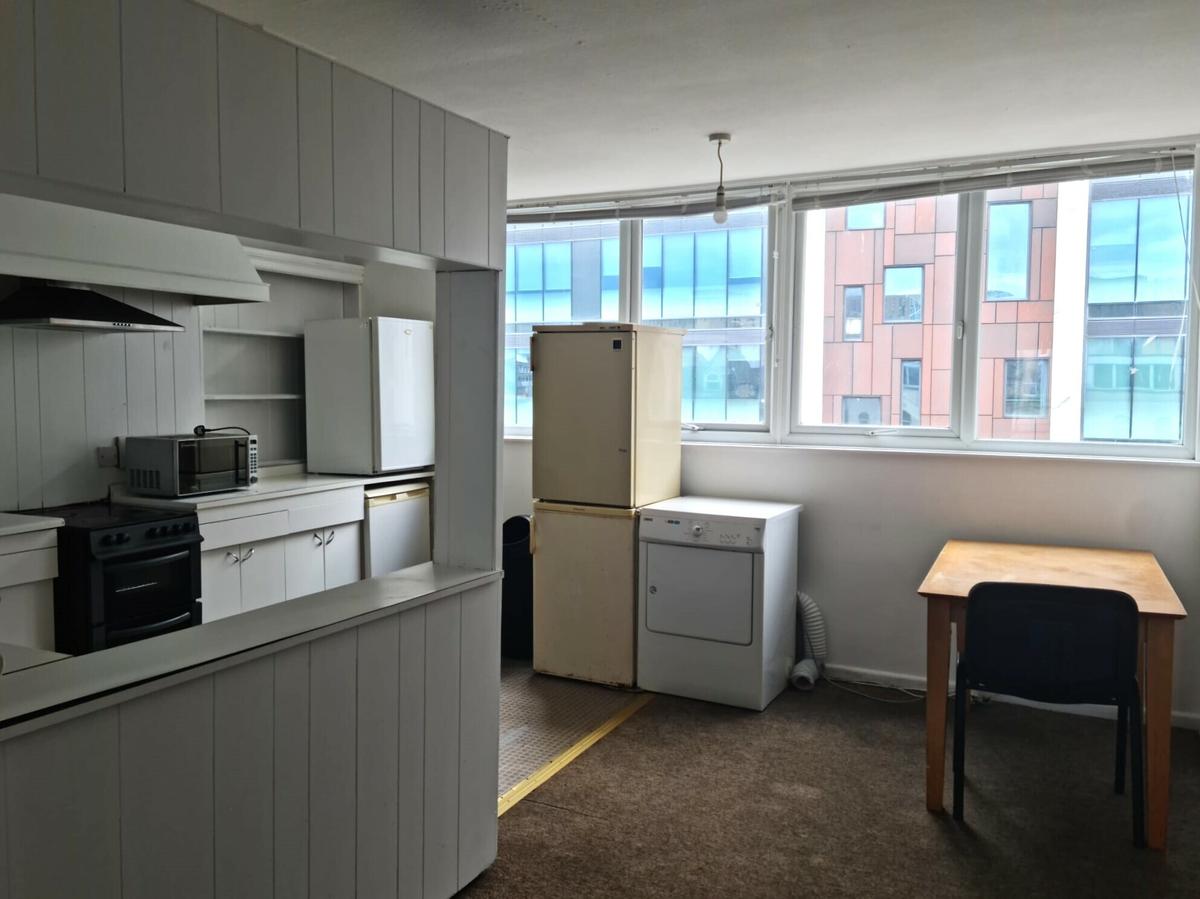 3 bedroom apartment for rent Holdenhurst Road Lansdowne Bournemouth ...
