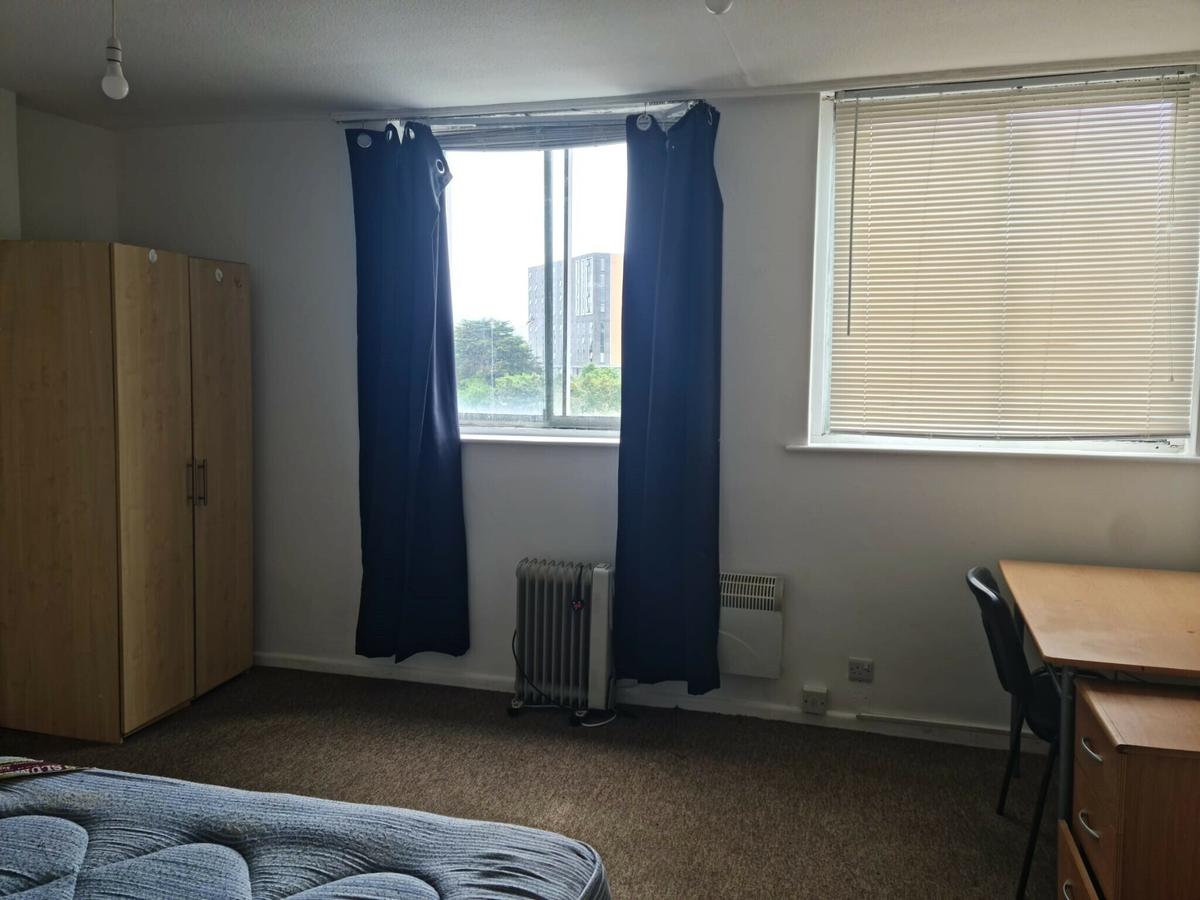3 bedroom apartment for rent Holdenhurst Road Lansdowne Bournemouth ...