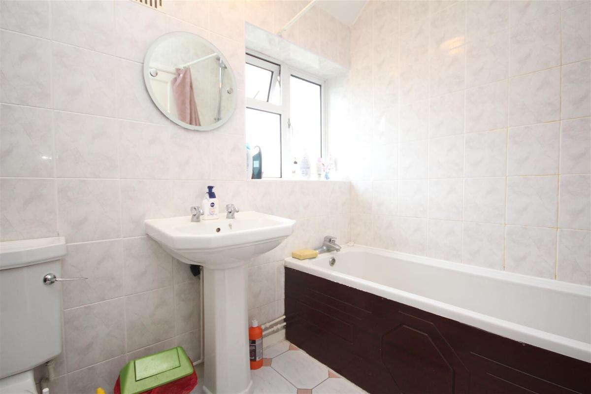 4 bedroom house for rent Maple Grove, Surrey, GU1 1LP | UniHomes