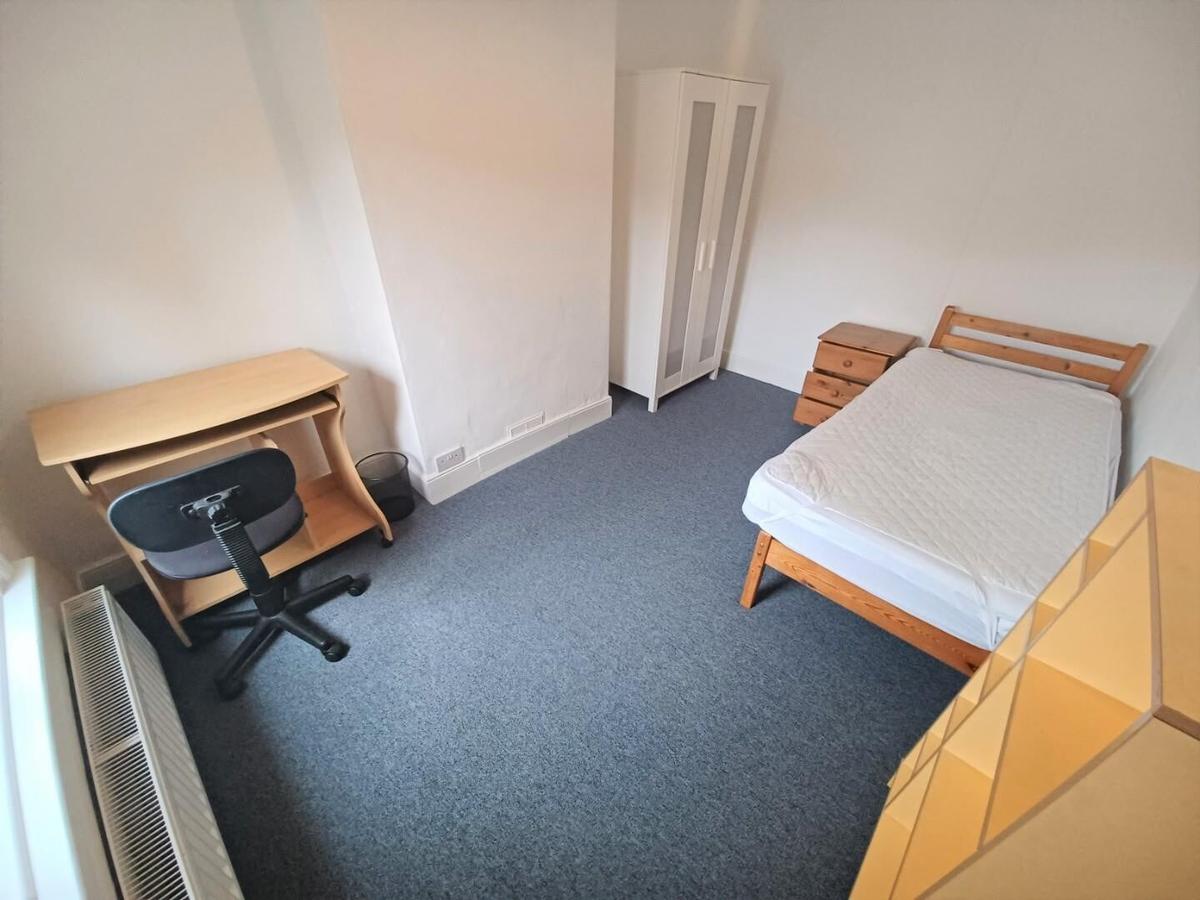 3 bedroom house for rent Sladebrook Avenue Bath, BA2 2LA | UniHomes