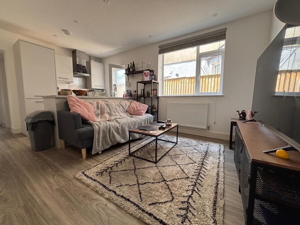 2 bedroom house for rent Connaught Road Cardiff, CF24 3PU | UniHomes
