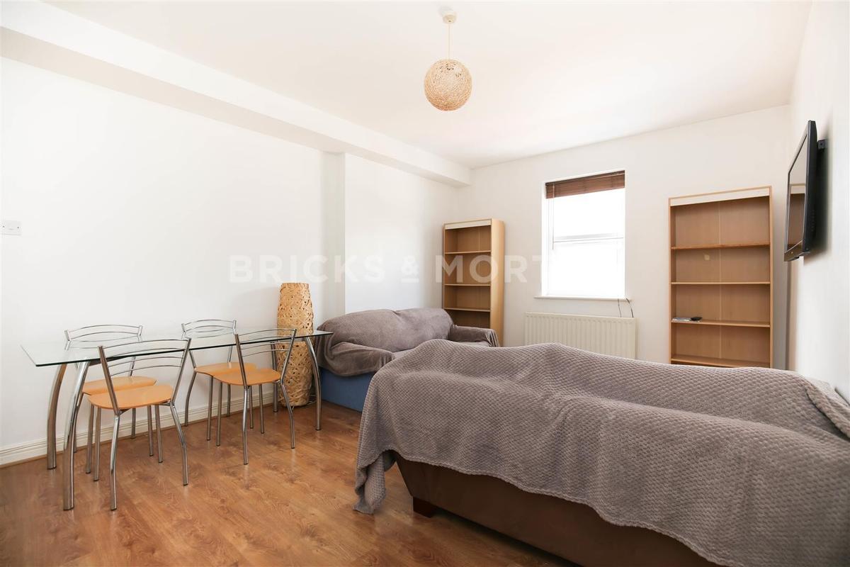 4 bedroom apartment for rent Stratford Road Newcastle, NE6 5PD | UniHomes