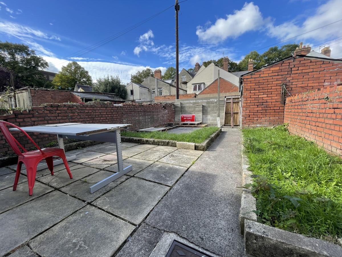 9 bedroom house for rent Llanbleddian Gardens Cardiff, CF24 4AT | UniHomes