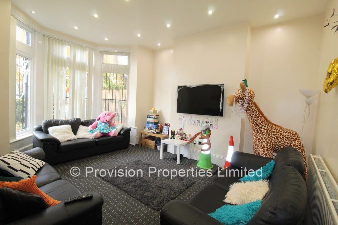 9 bedroom house for rent Kirkstall Lane Leeds Leeds, LS6 3DP | UniHomes