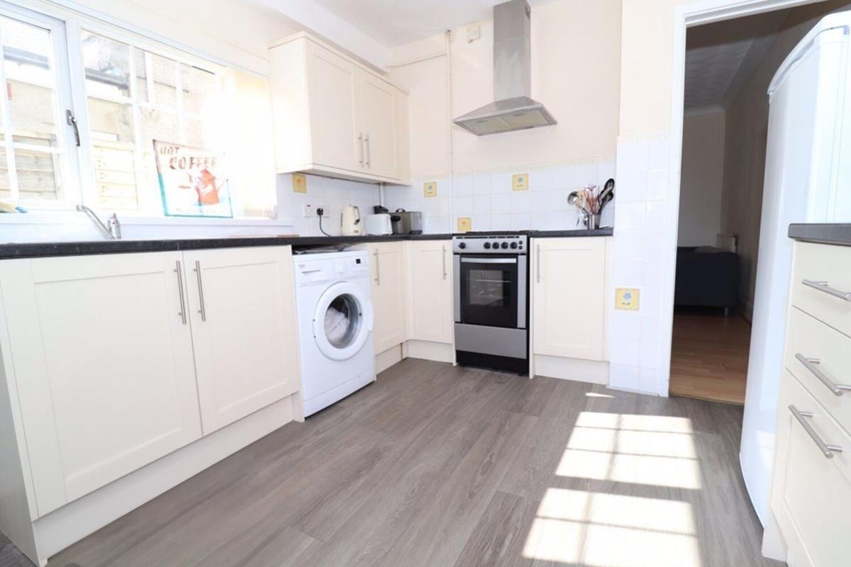 5 bedroom house for rent Llanishen Street Cardiff, CF14 3QB | UniHomes