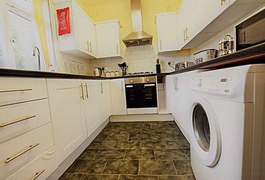 6 bedroom apartment for rent Otley Road, Leeds, LS6 3PX | UniHomes