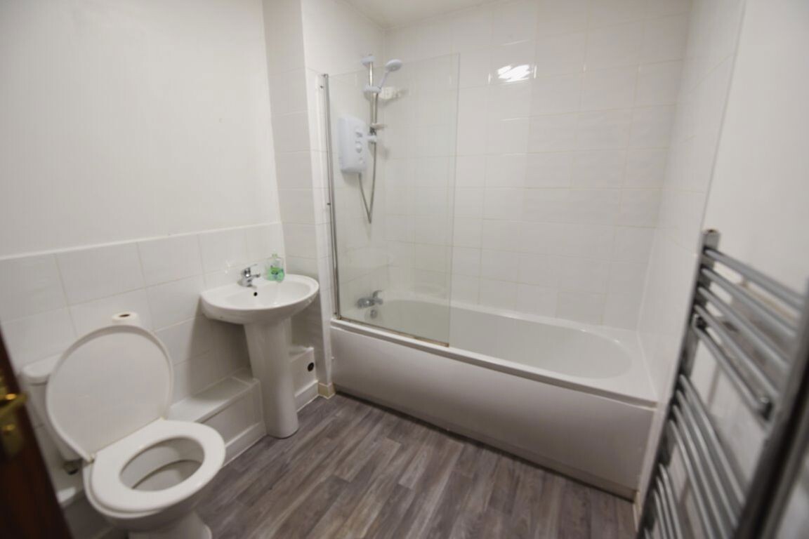 2 bedroom house for rent Flat 3, Leeds, LS18 4JJ | UniHomes