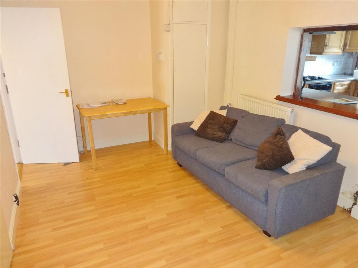 6 bedroom house for rent Lodge Close, London, UB8 2ES | UniHomes