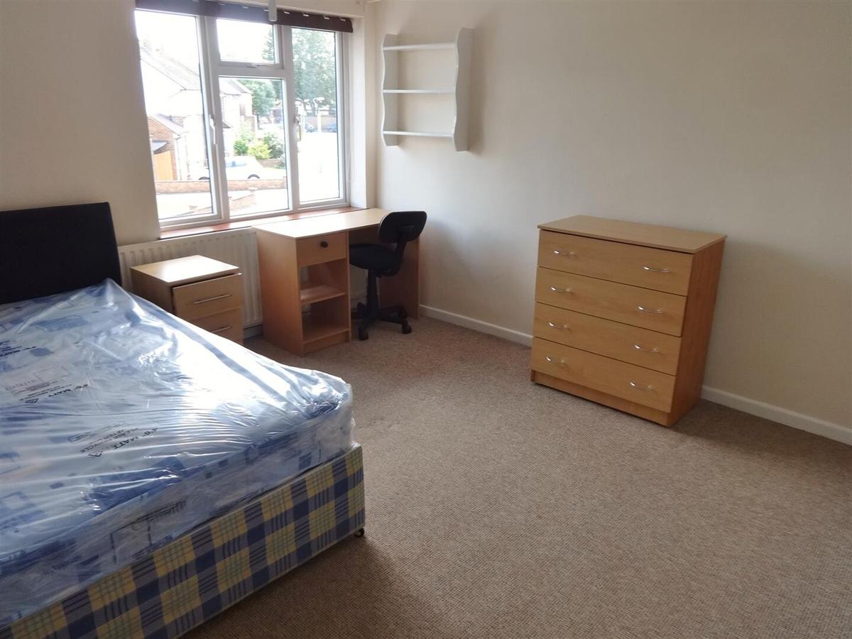 6 bedroom house for rent Lodge Close, London, UB8 2ES | UniHomes