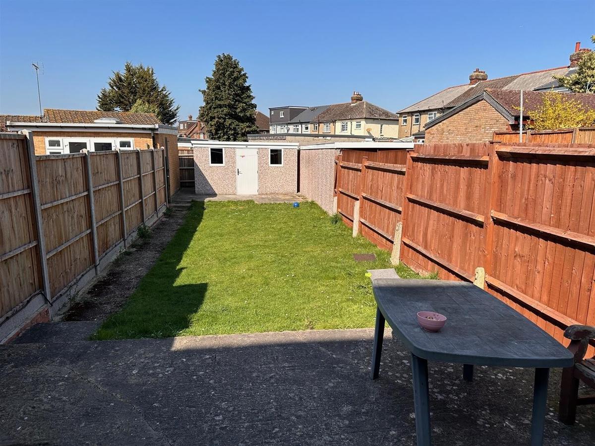 4 bedroom house for rent Royal Lane, London, UB8 3QU | UniHomes