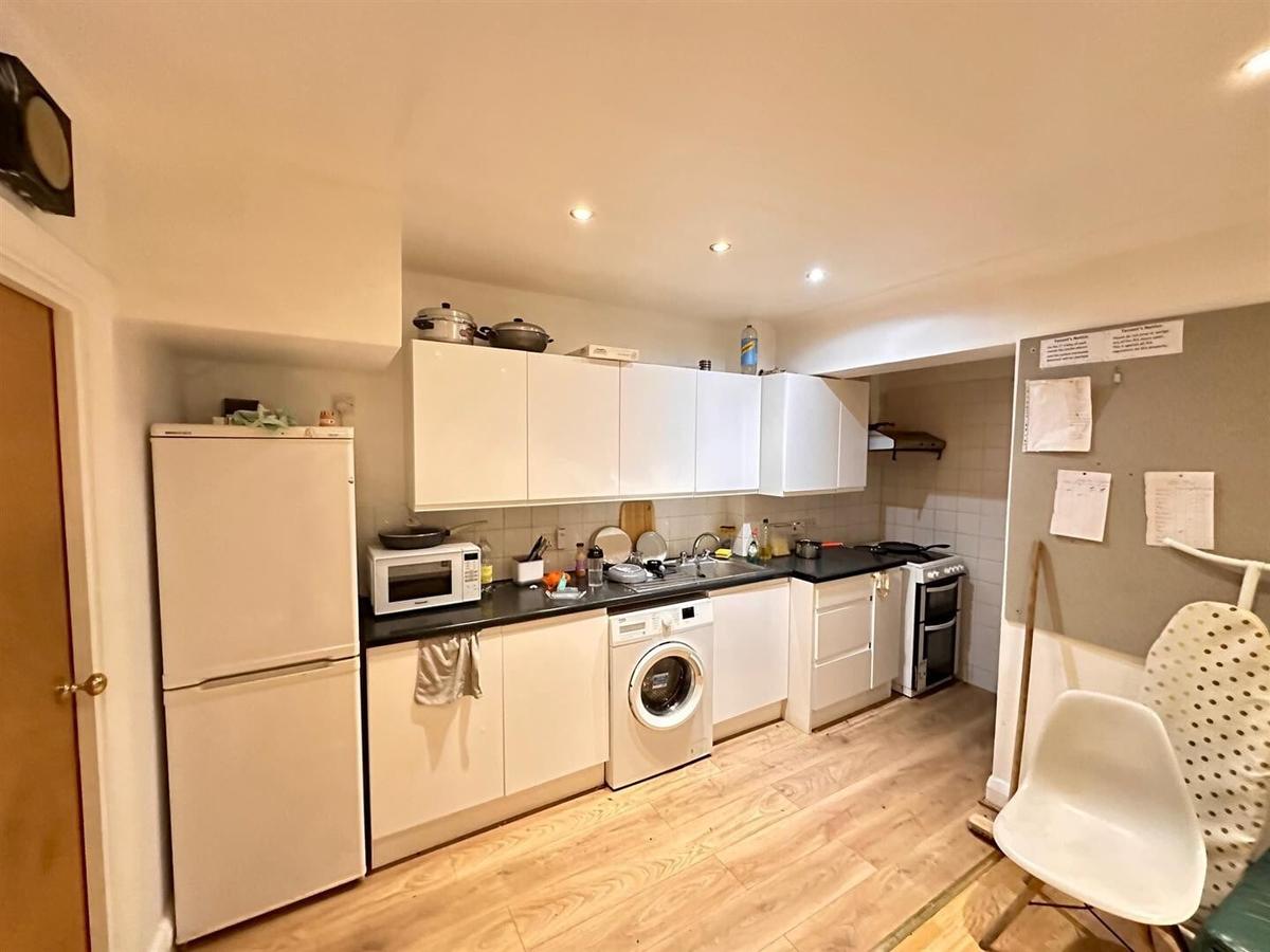 4 bedroom house for rent Royal Lane, London, UB8 3QU | UniHomes