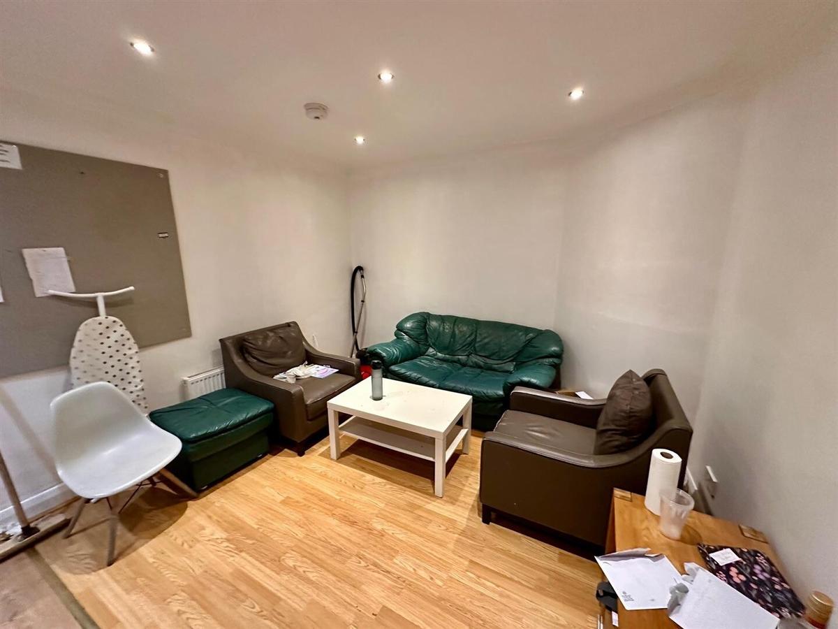 4 bedroom house for rent Royal Lane, London, UB8 3QU | UniHomes