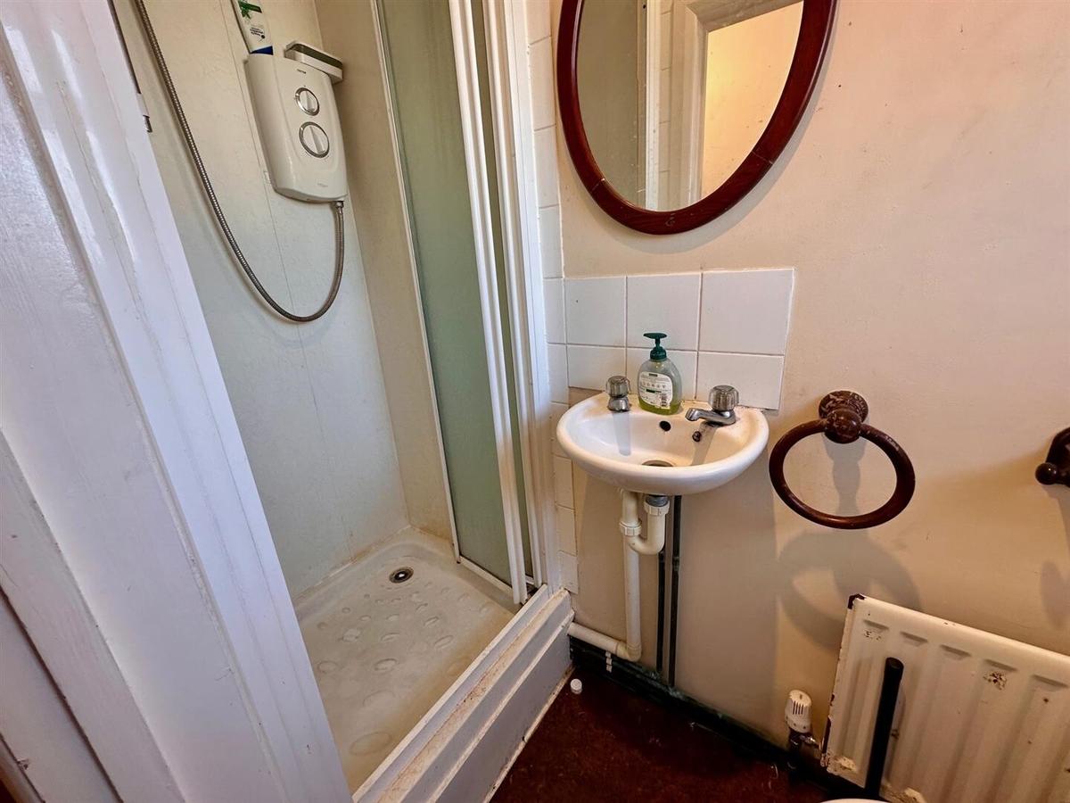 4 bedroom house for rent Royal Lane London, UB8 3QU | UniHomes