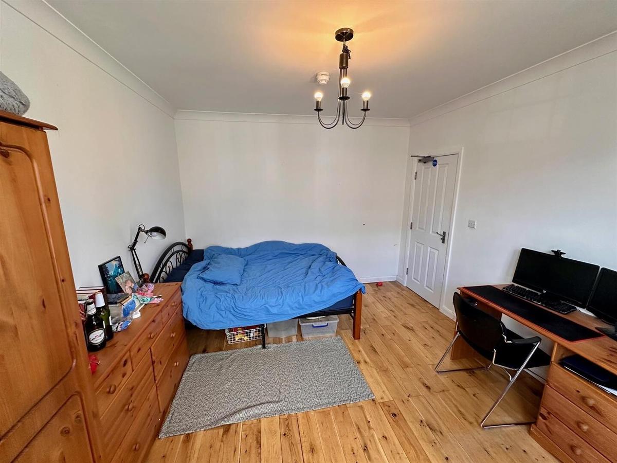 5 bedroom house for rent Hows Road London, UB8 2AR | UniHomes