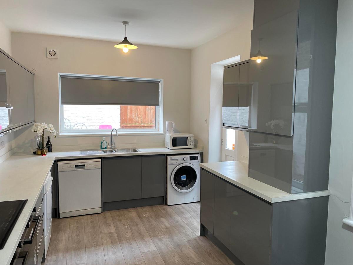 8 bedroom house for rent Manor House Road, Newcastle, NE2 2LY | UniHomes