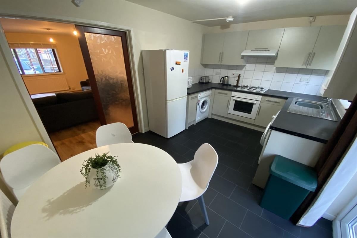 2 bedroom house for rent Beeston Road Nottingham, NG7 2JQ | UniHomes