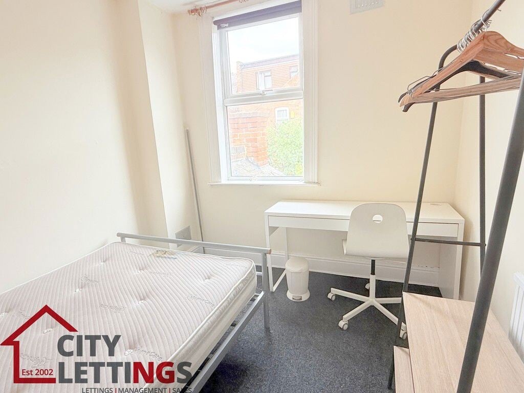 4 bedroom house for rent Elmsthorpe Avenue Nottingham, NG7 2BU | UniHomes