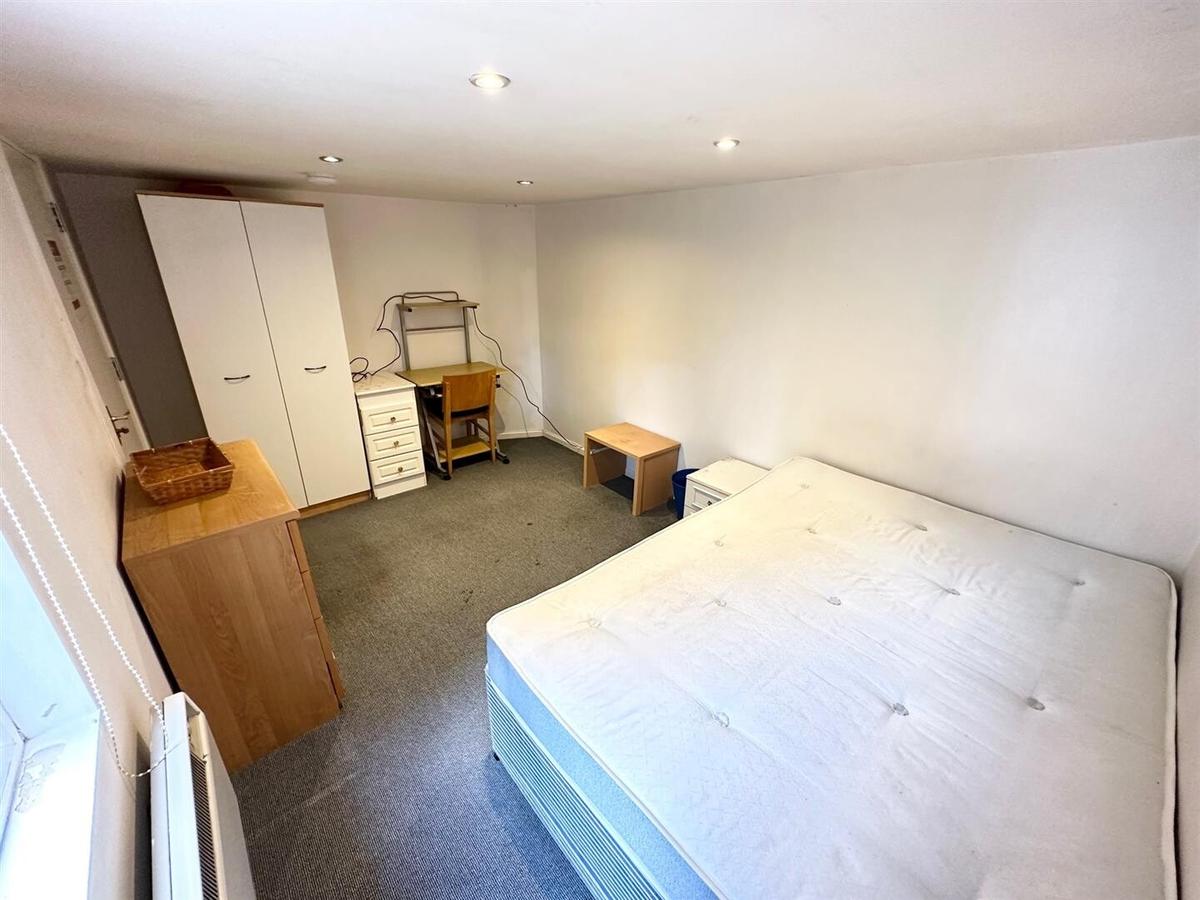 6 bedroom house for rent Lodge Close London, UB8 2ES | UniHomes